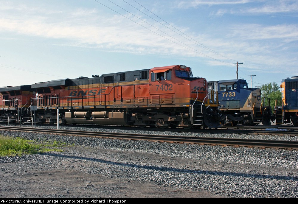 BNSF 7402